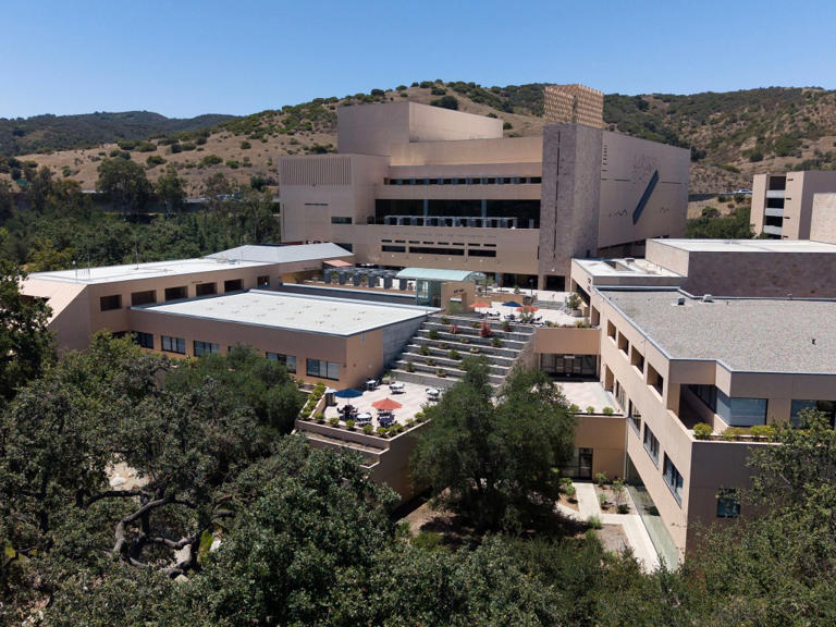 Huge new amphitheater, homes to transform Southern California city’s ...