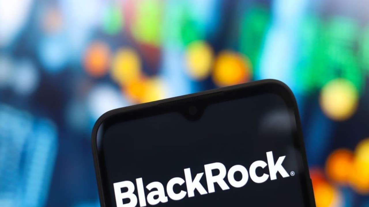BLK stock: BlackRock reportedly cuts 200 jobs as CEO Larry Fink locks ...