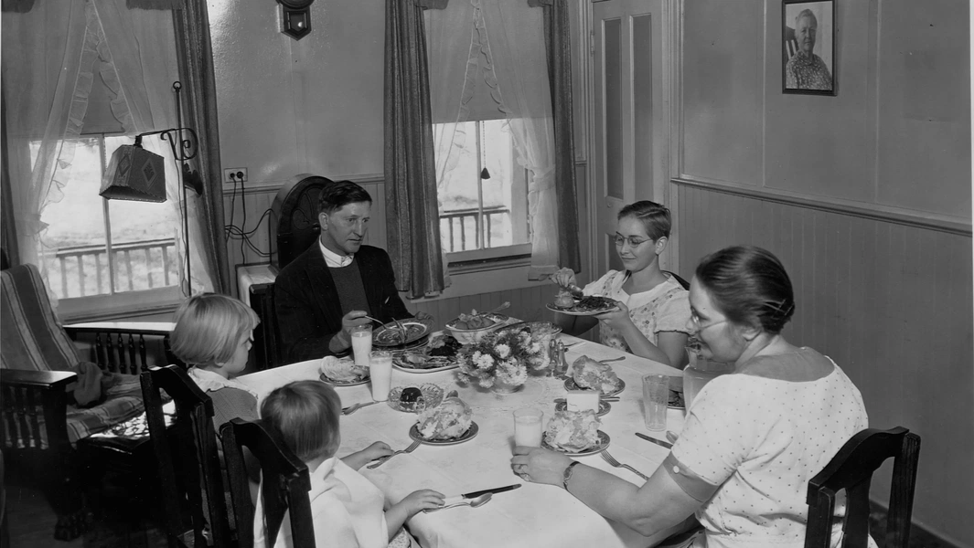 9 vintage snapshots of American family meals