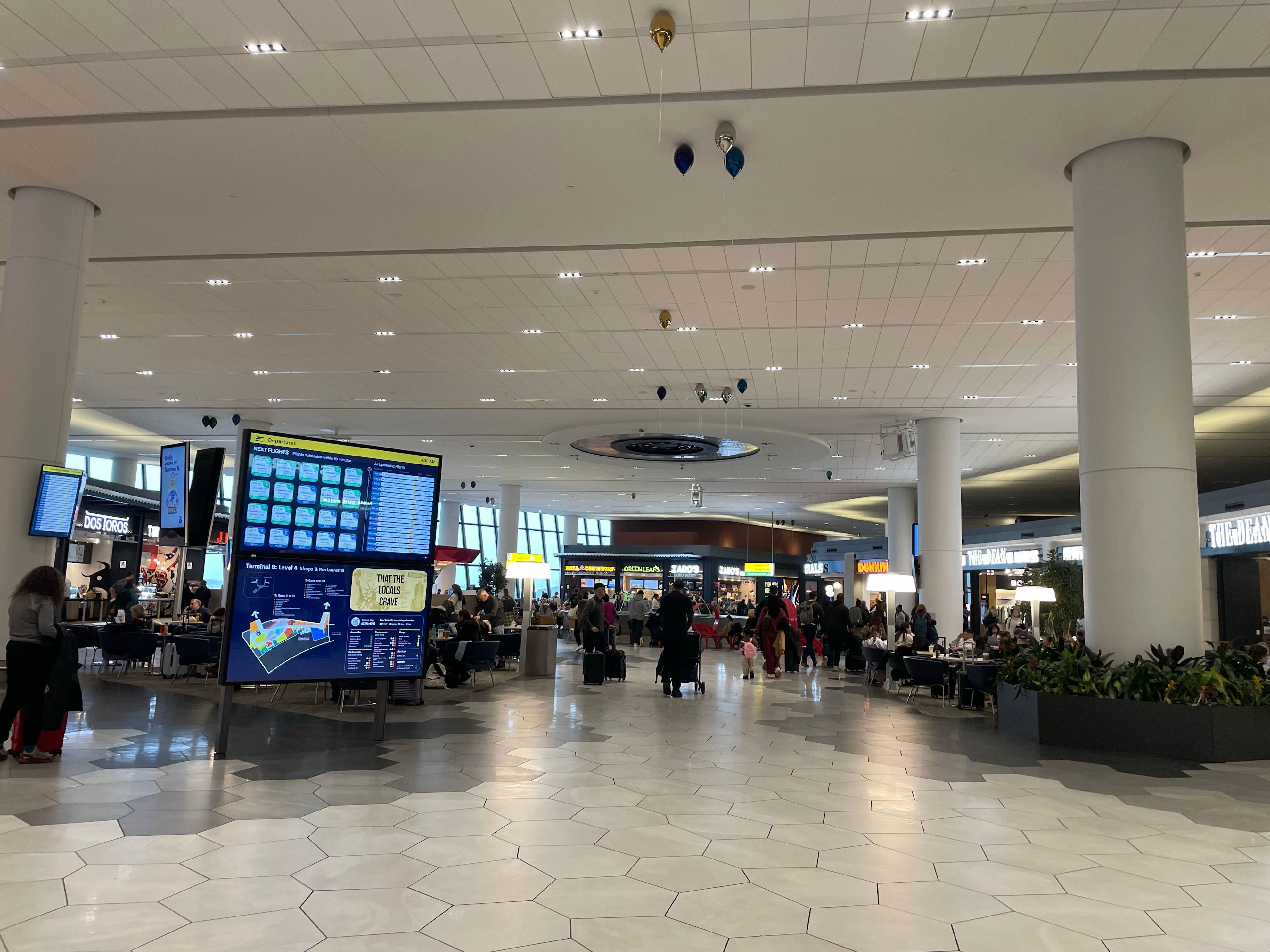 Delta Air Lines cancels hundreds of flights in just 48 hours as the FAA ...