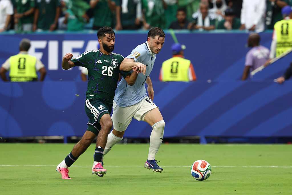 Uruguay ties Saudi Arabia 1-1 in World Cup opener at Miami Gardens