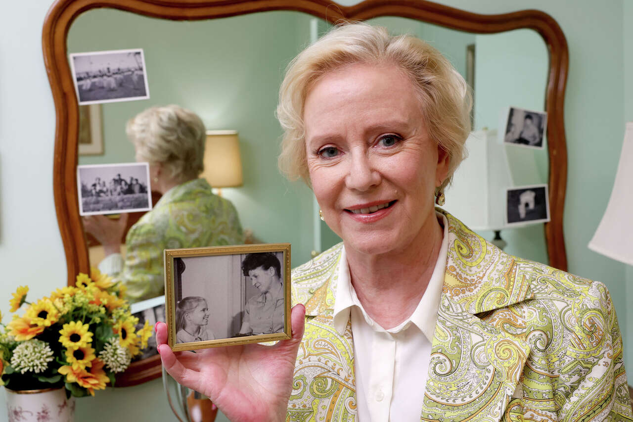 'Brady Bunch' star Eve Plumb reflects on Hollywood life during ...