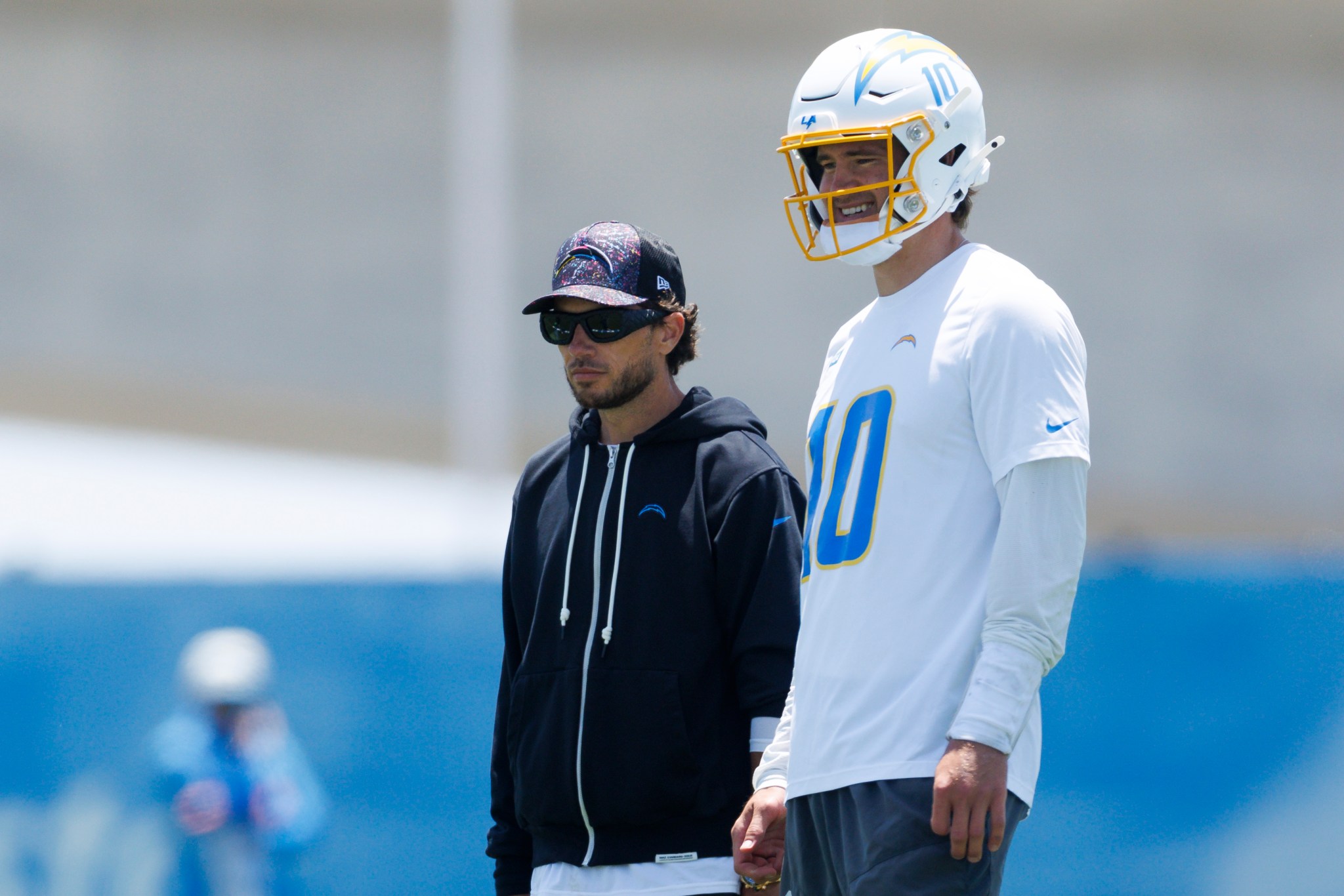 Chargers' Mike McDaniel taking unusual approach to Justin Herbert ...