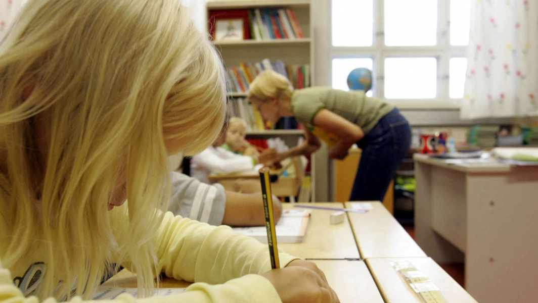 Study links school tracking to shift in genetic role in education