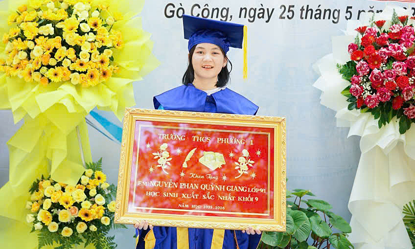 Vietnamese teen cites Elon Musk to score perfect 10 in literature in ...