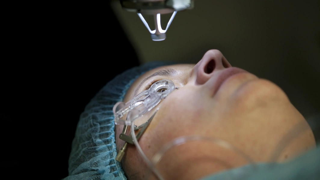 LASIK benefits and risks compared