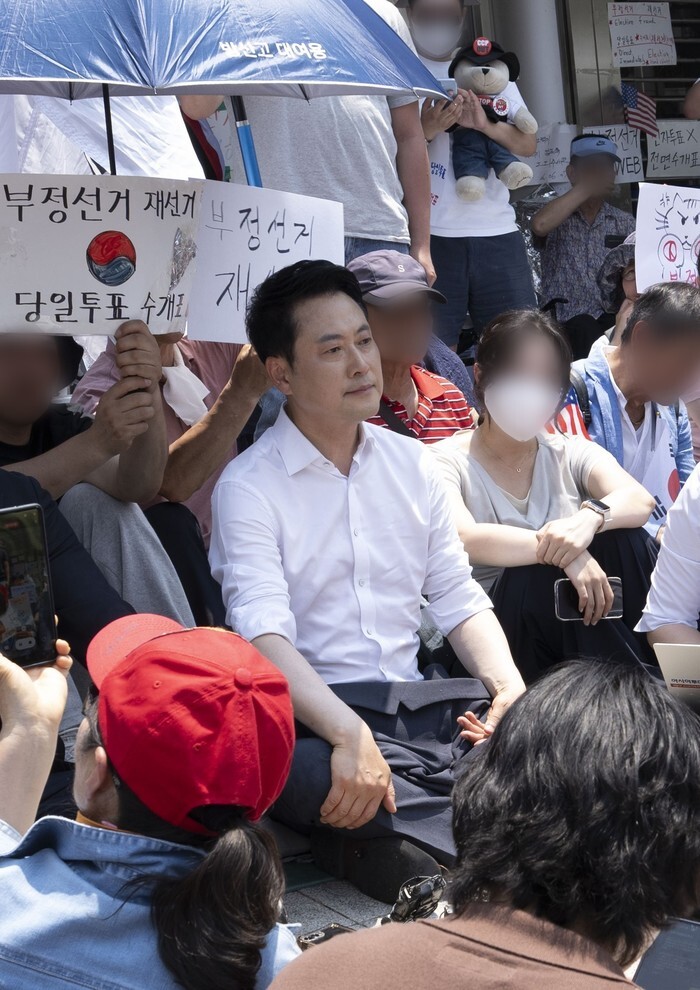 Opposition leader at rally over ballot shortage
