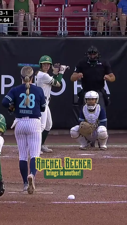 Becker comes up big! Birds only behind by one! 🦅