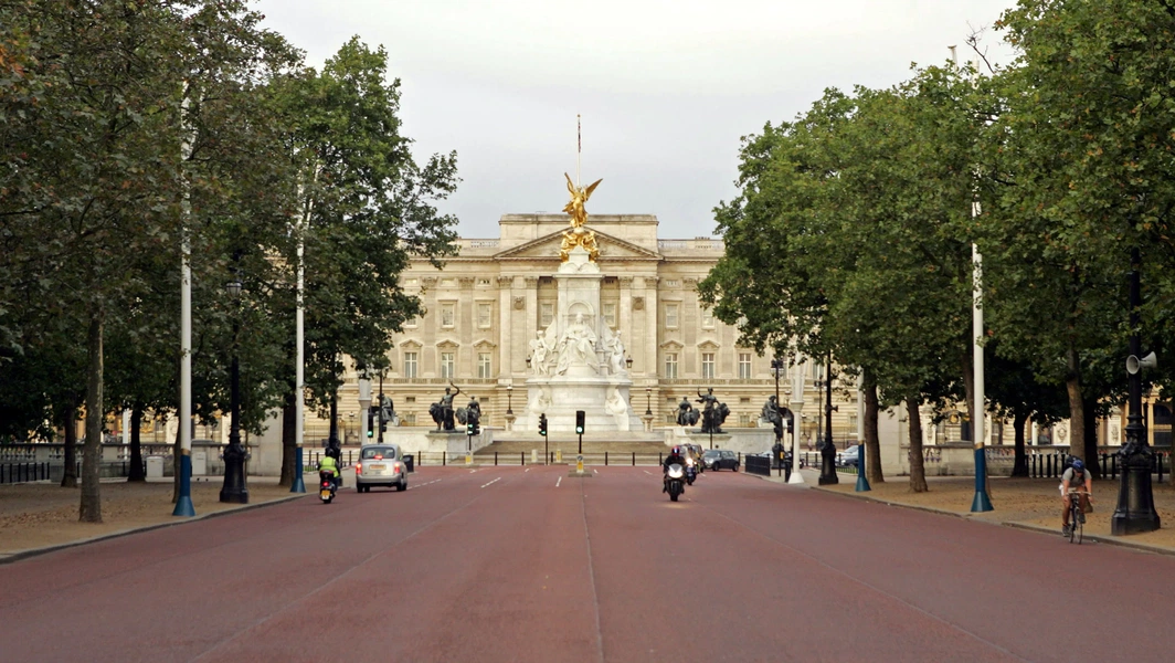 6 foods and dining rules King Charles follows