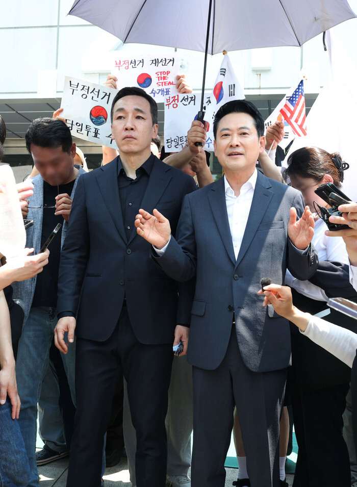 Opposition leader at rally over ballot shortage