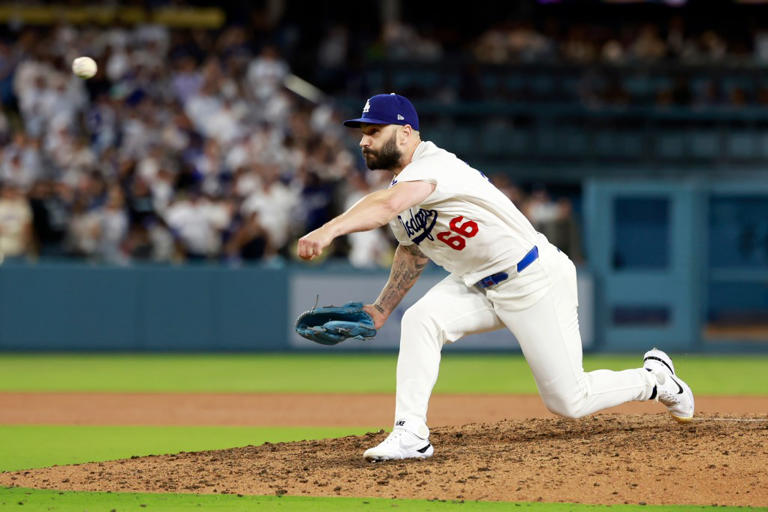 Dodgers beat Rays behind Miguel Rojas’ pinch-hit blast, improved bullpen