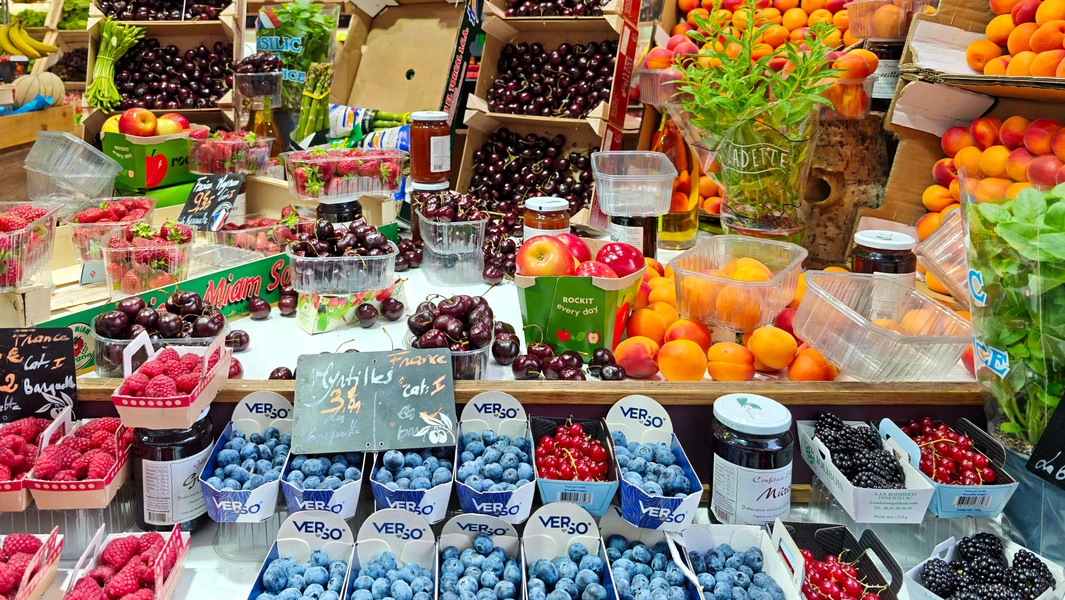 8 fruits ranked by nutrient density and sugar content