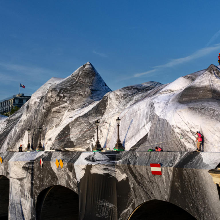 Installation an Pariser Pont Neuf offen