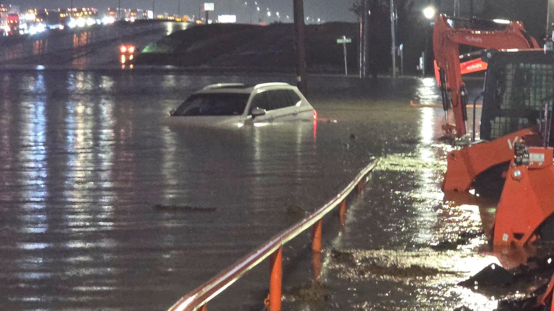 Waco family escapes after vehicle became trapped in flash flood