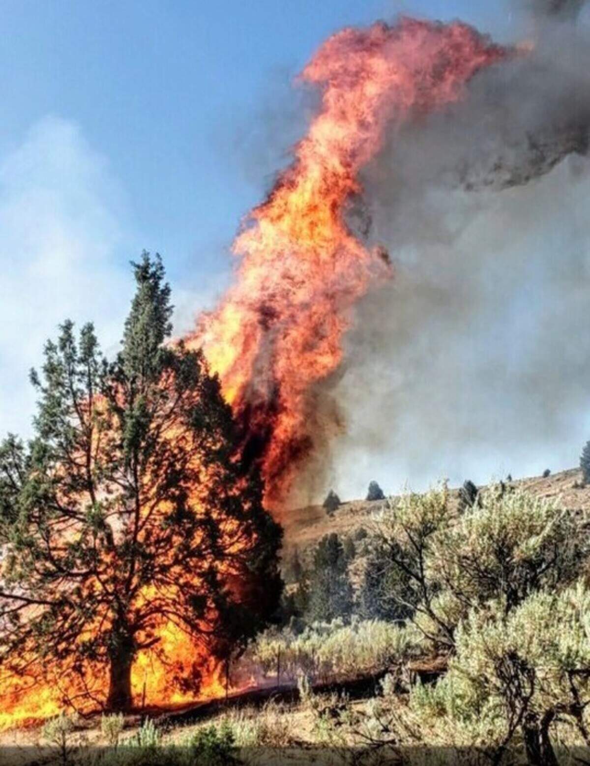 Juniper Dunes fire grows to 10,000+ acres. Fire burning into wilderness ...