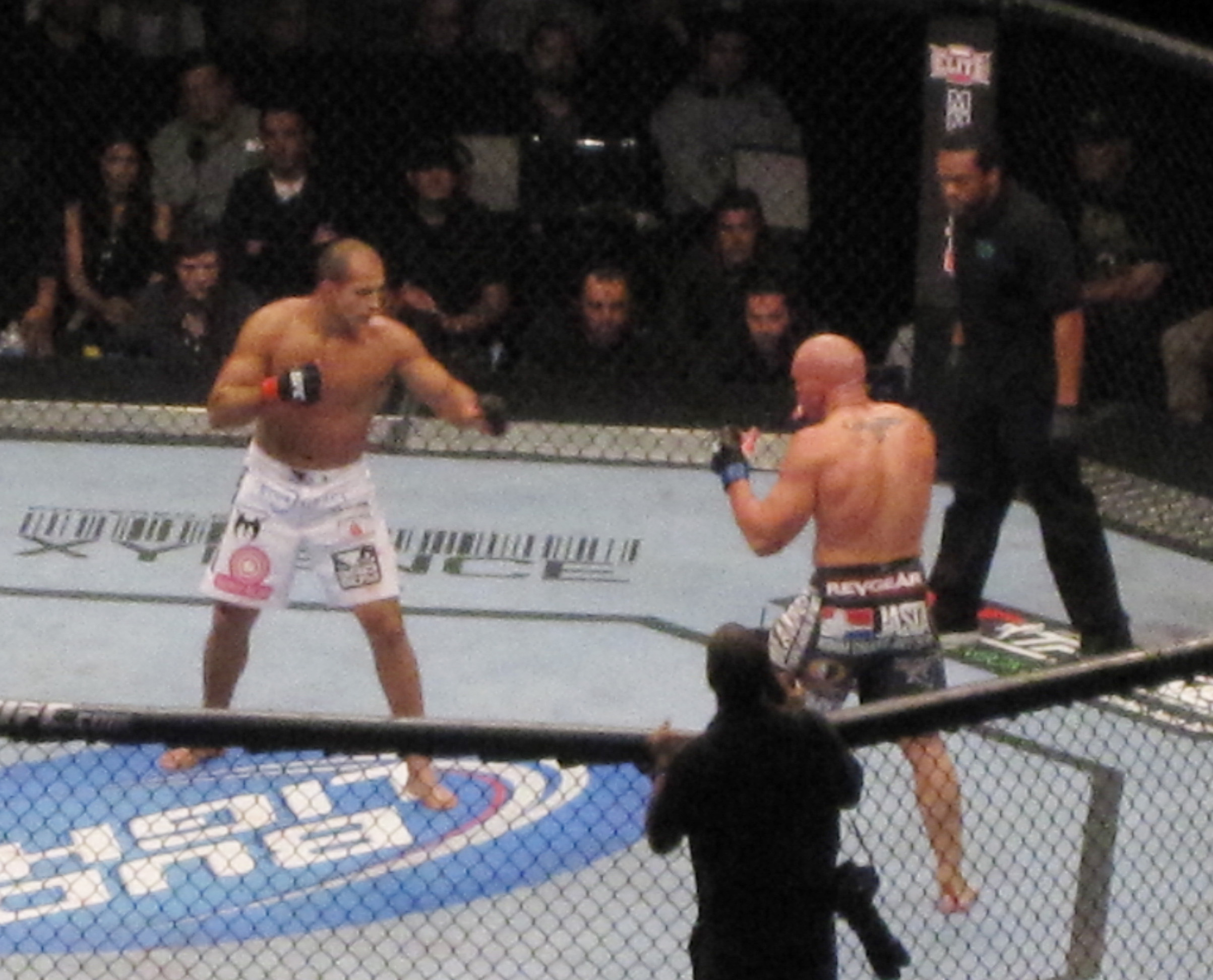 Man vs. woman cage fight in Japan sparks debate
