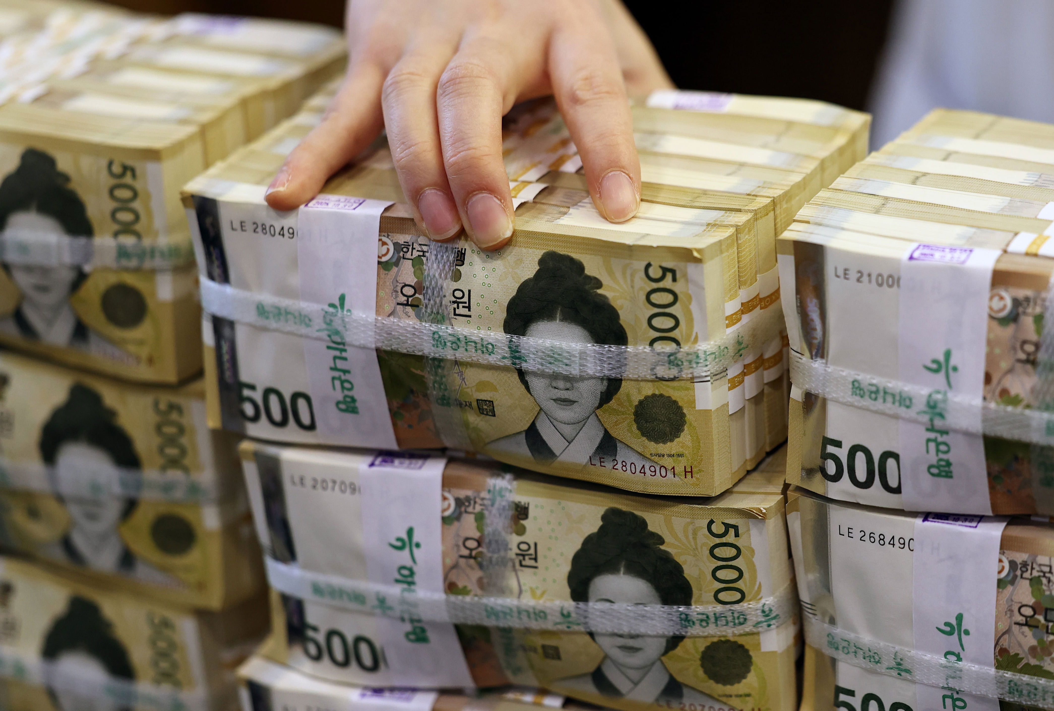 South Korea's M2 growth hits post-COVID high in April
