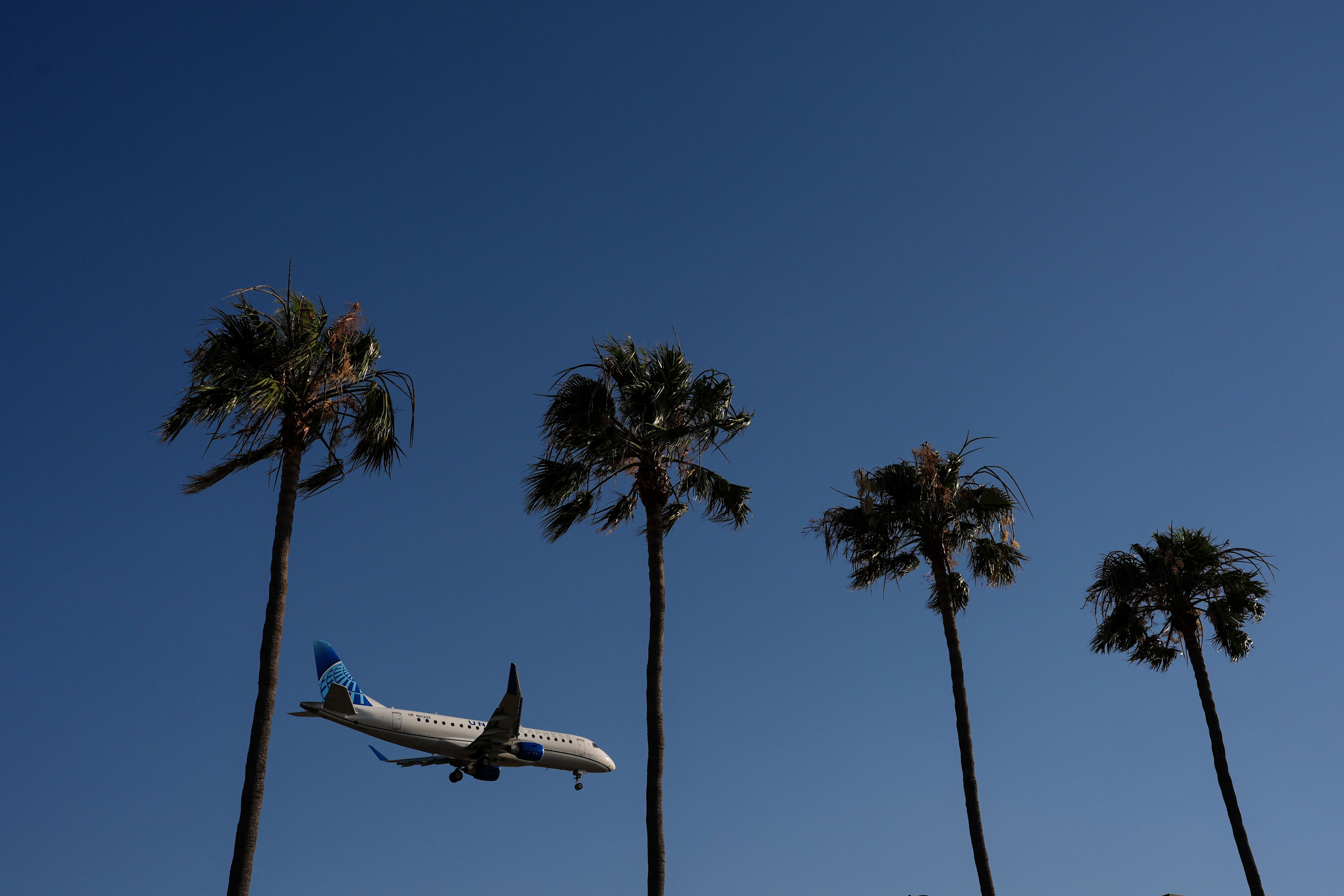 Pilot's report near LAX revives 'Jetpack Man' mystery