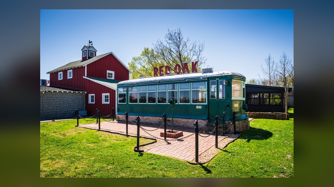 Near Carthage, Missouri, a man put his vanished hometown back together ...