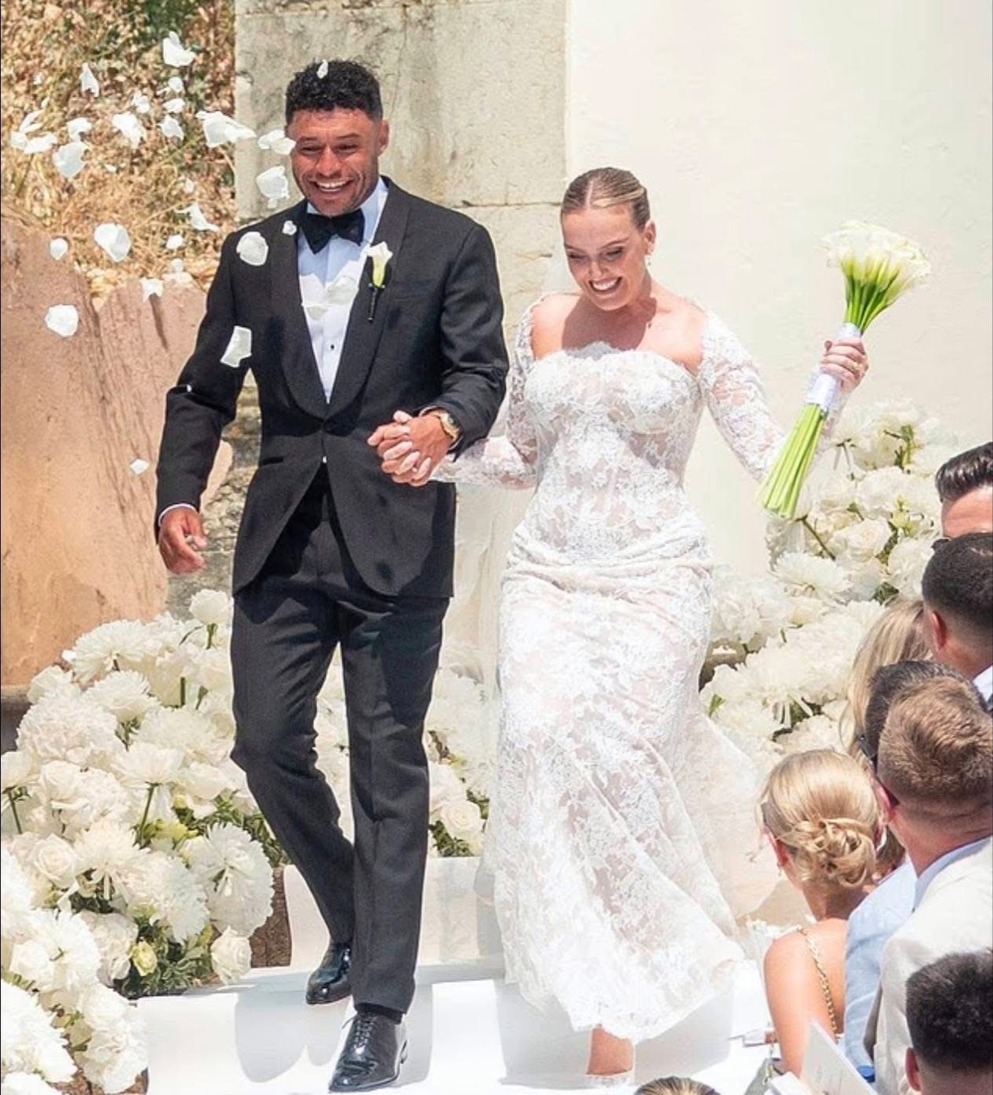 Perrie Edwards casou com Alex Oxlade-Chamberlain numa cerimónia privada ...