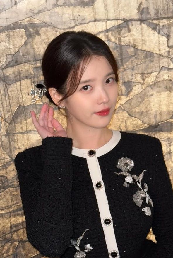 IU、ボディーガードの結婚式に出席「Blueming」を歌って祝福