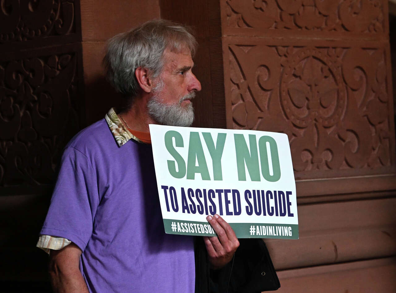 'That terrifies me': Disabled New Yorkers challenge doctor-assisted ...