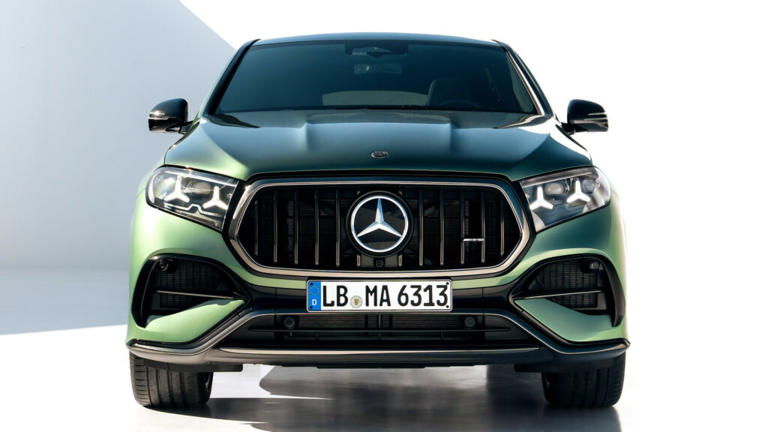 AMG’s new 603-HP GLE and GLS hit 174 MPH with a flat-plane V8