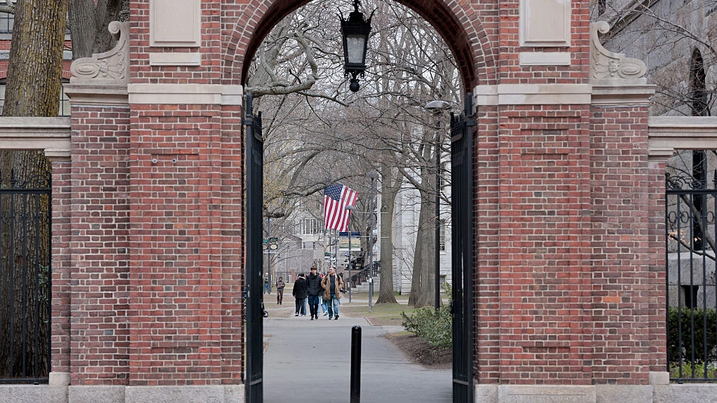 19 charming college towns across America