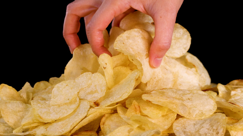 Forget Lay's, this sour cream and onion Dollar Tree chip dupe is way ...