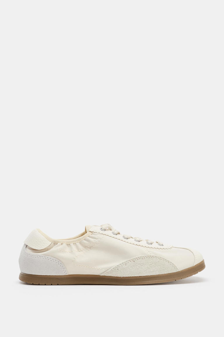 It girls know easy summer outfits start with white sneakers and this ...