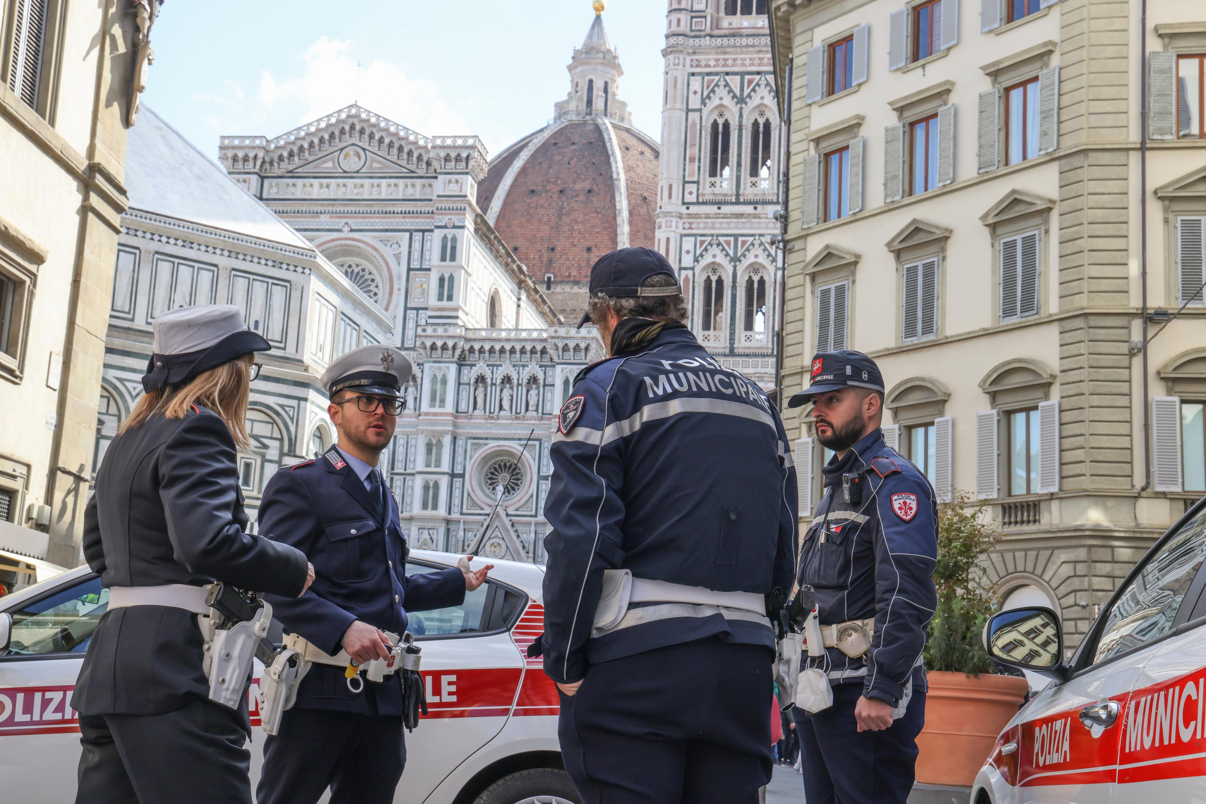 Balordi nel salotto vip di Firenze, spaccio e aggressioni: “Un incubo ...