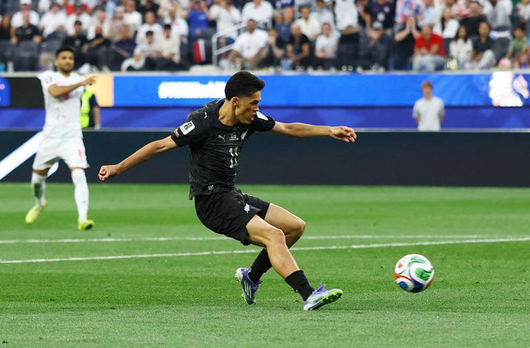 Soccer-Iran draw with New Zealand in politically charged World Cup ...