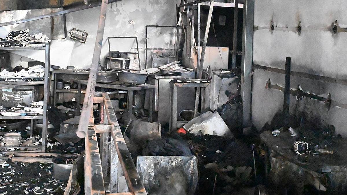 Two killed, five hurt in major fire at Mysuru bar