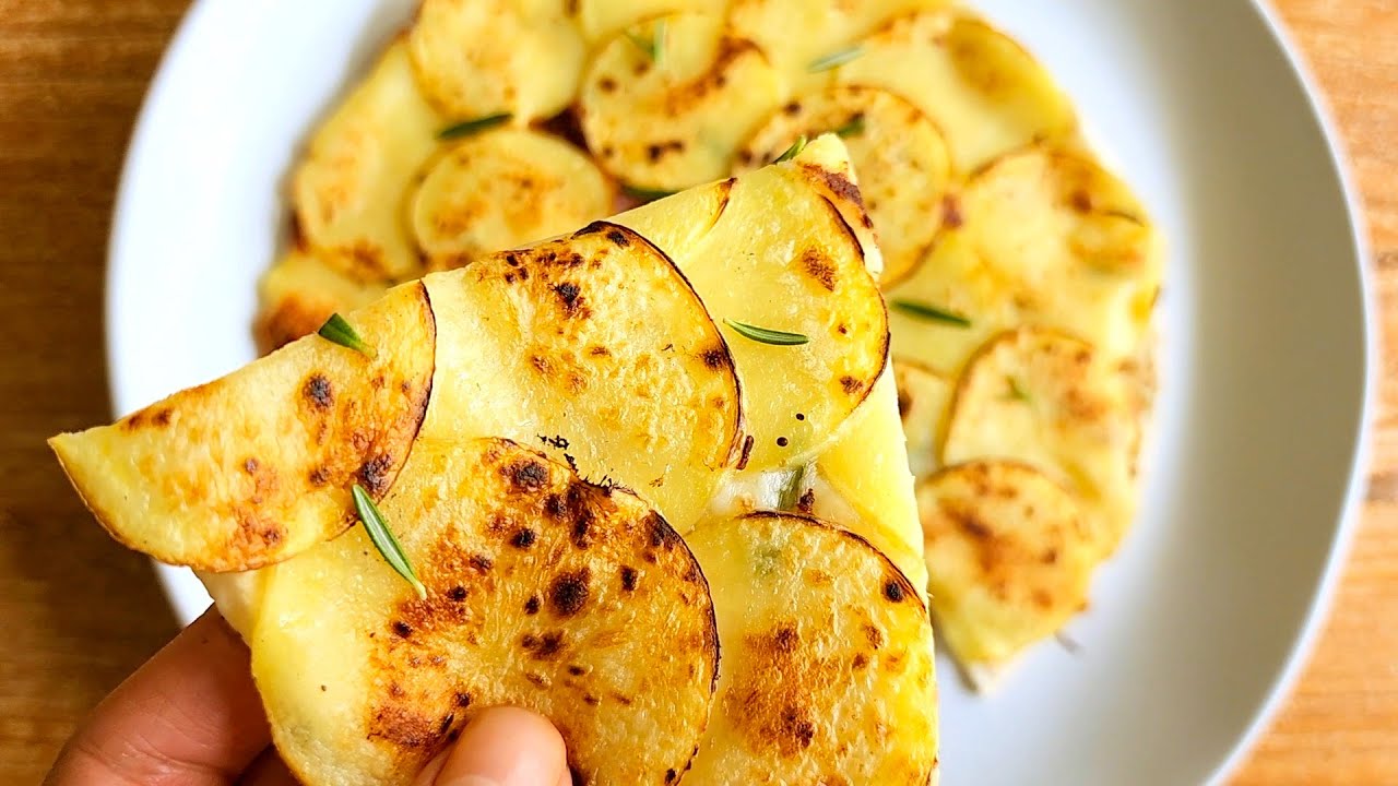 3-ingredient potato tortilla pizza | Crispy & cheesy pan-fried recipe!
