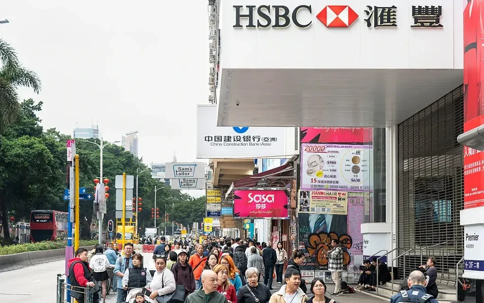 HSBC offers £220 to lure new current account customers