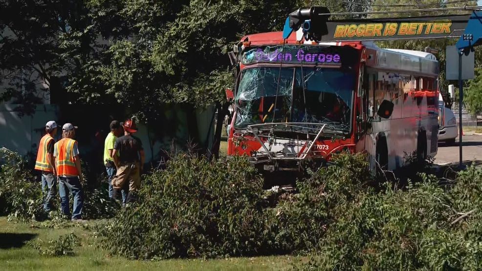 UTA bus operator loses consciousness, crashes into tree in Clearfield
