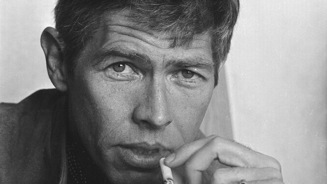 8 celebrities whose deaths were linked to smoking