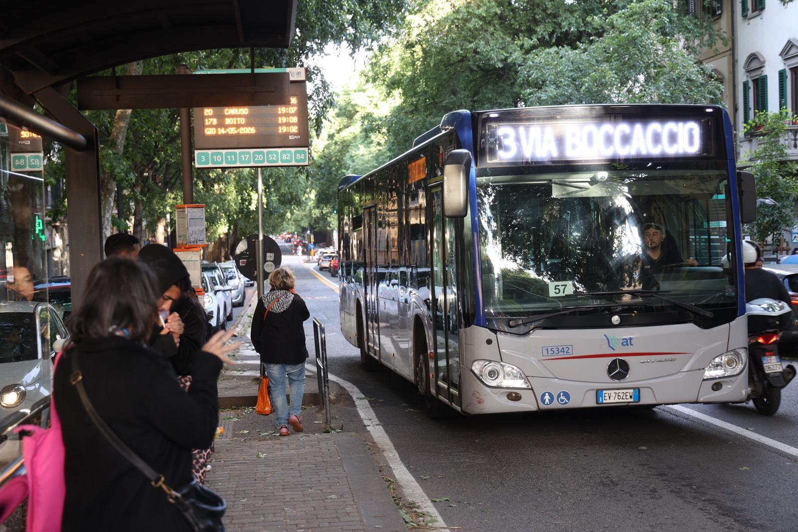 Stangata sui trasporti, biglietti più cari per tram e bus. Spiraglio ...