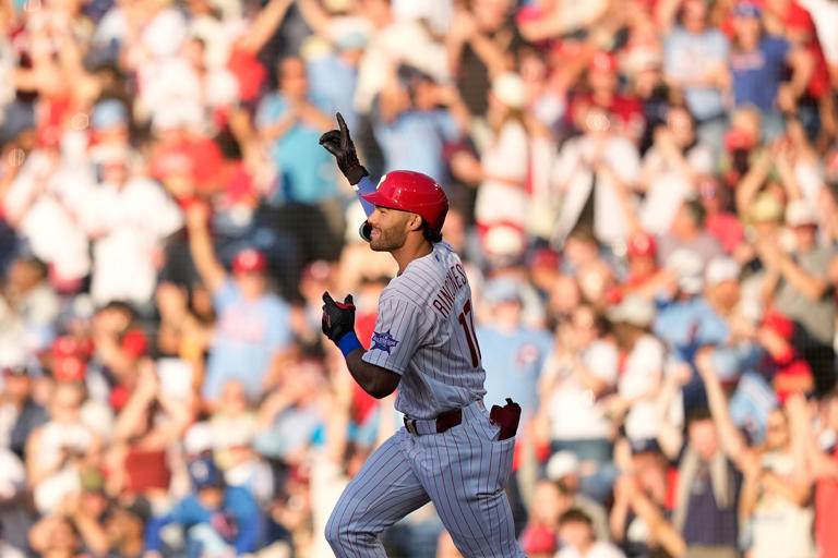 Zack Wheeler strikes out 9 and Rincones homers for first career hit to ...