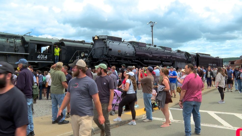Big Boy No. 4014 reunites with sister engine at Steamtown, drawing ...