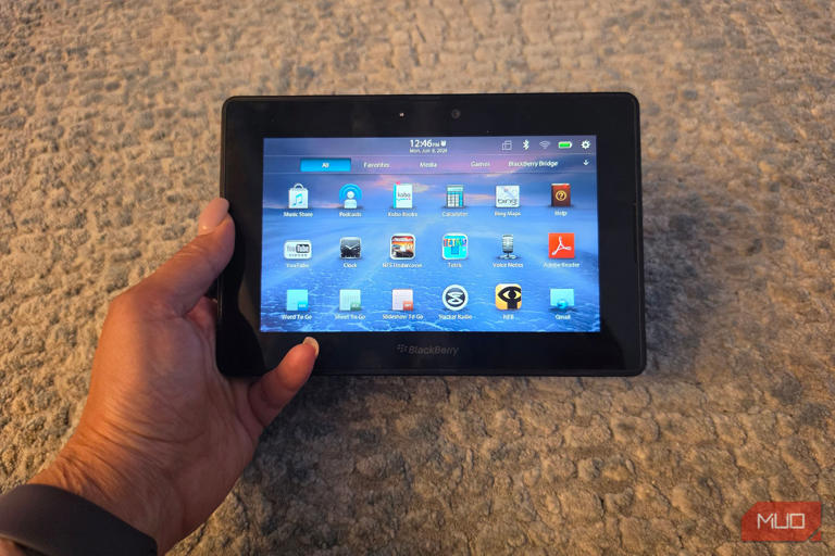 This forgotten BlackBerry tablet figured out gesture navigation 15 ...