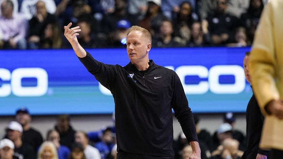 BYU hoops dodges a bullet, Kevin Young will not leave for the Bulls ...