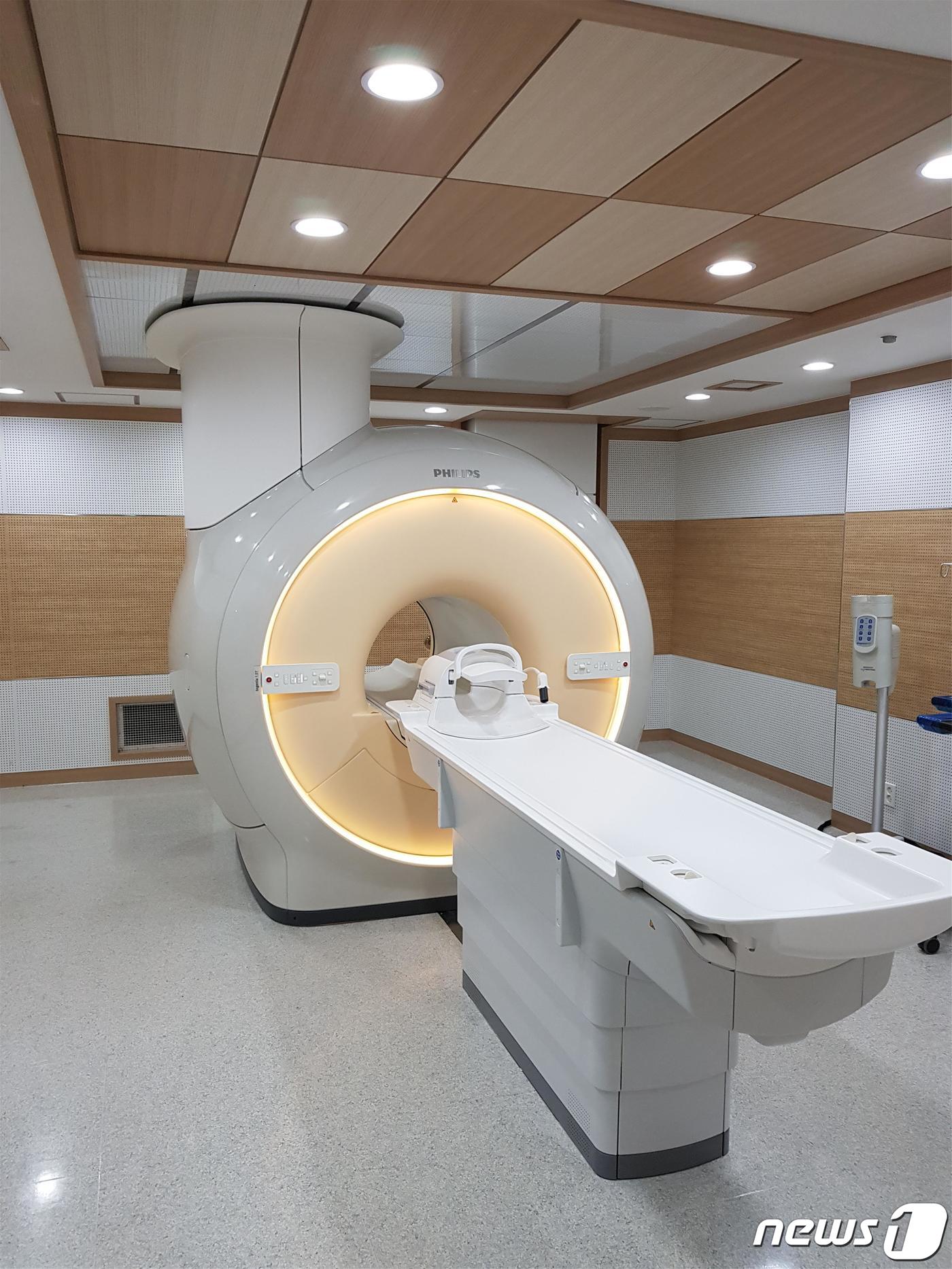 MRI 운영 문턱 낮춘다…전문의 '주 4일→주 1일' 완화