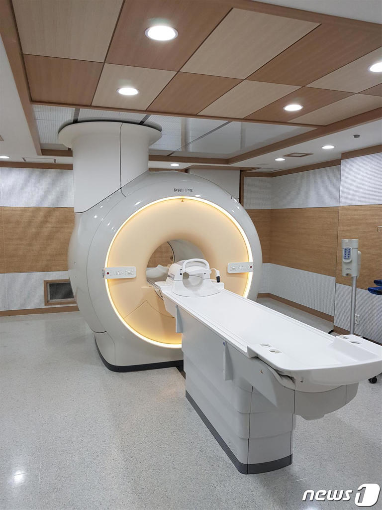 MRI 운영 문턱 낮춘다…전문의 '주 4일→주 1일' 완화