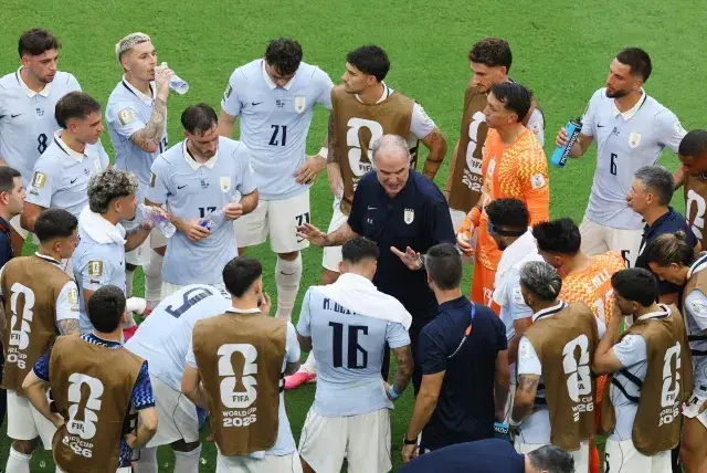 Marcelo Bielsa pone el pecho ante la crisis de Uruguay tras nuevo ...