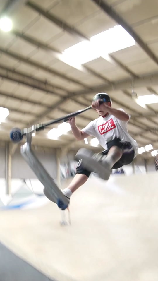 Scooter battle at the skatepark