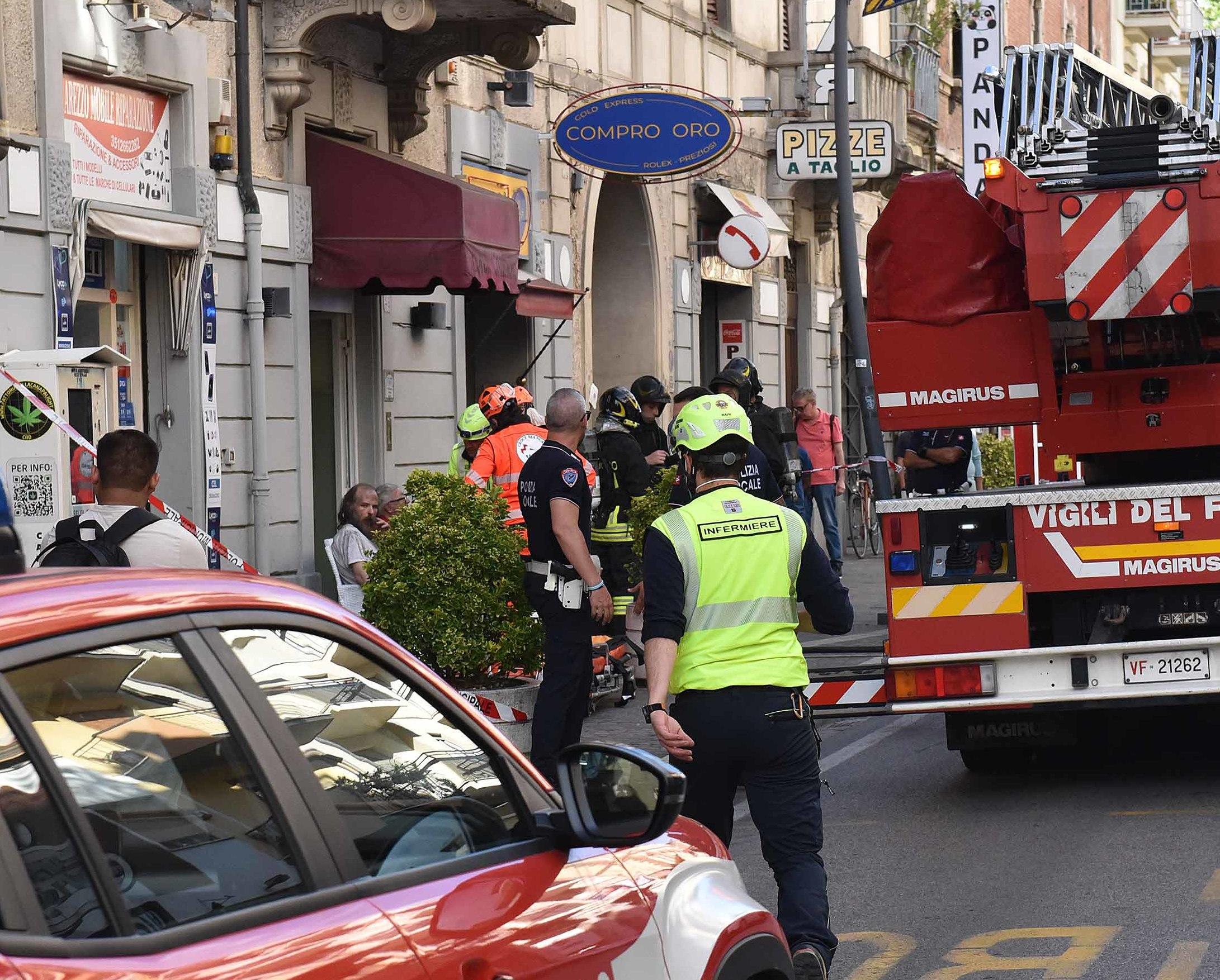 Incendio in hotel: otto intossicati