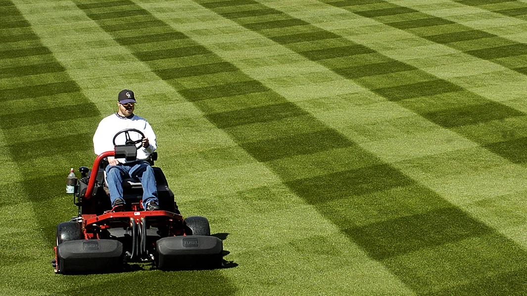 Lawn mowing patterns for striking yard designs