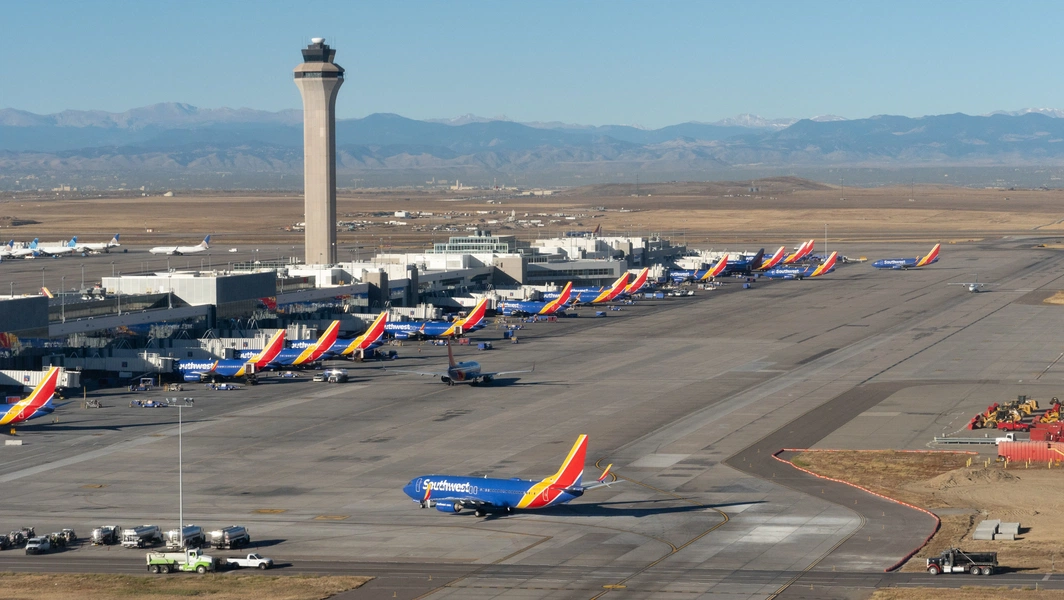 Denver airport delays hit 800 flights amid runway, weather issues