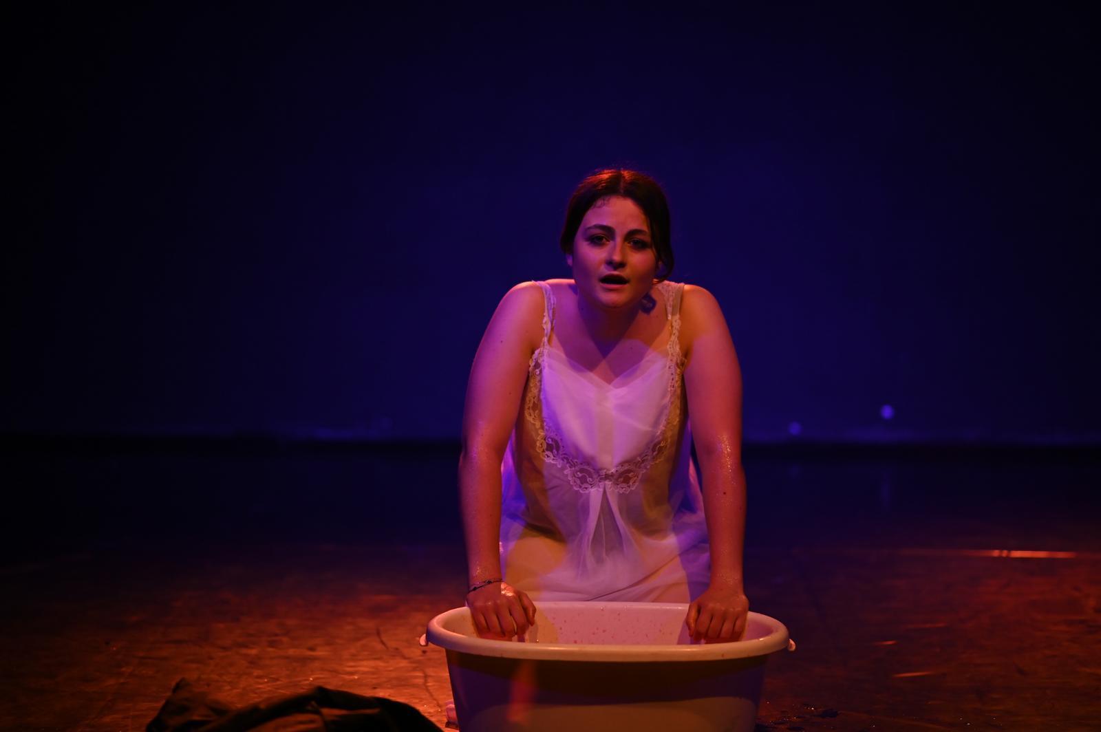 Aurora, tra esami e teatro: "Potrebbe essere come il Satyricon. Pronta ...
